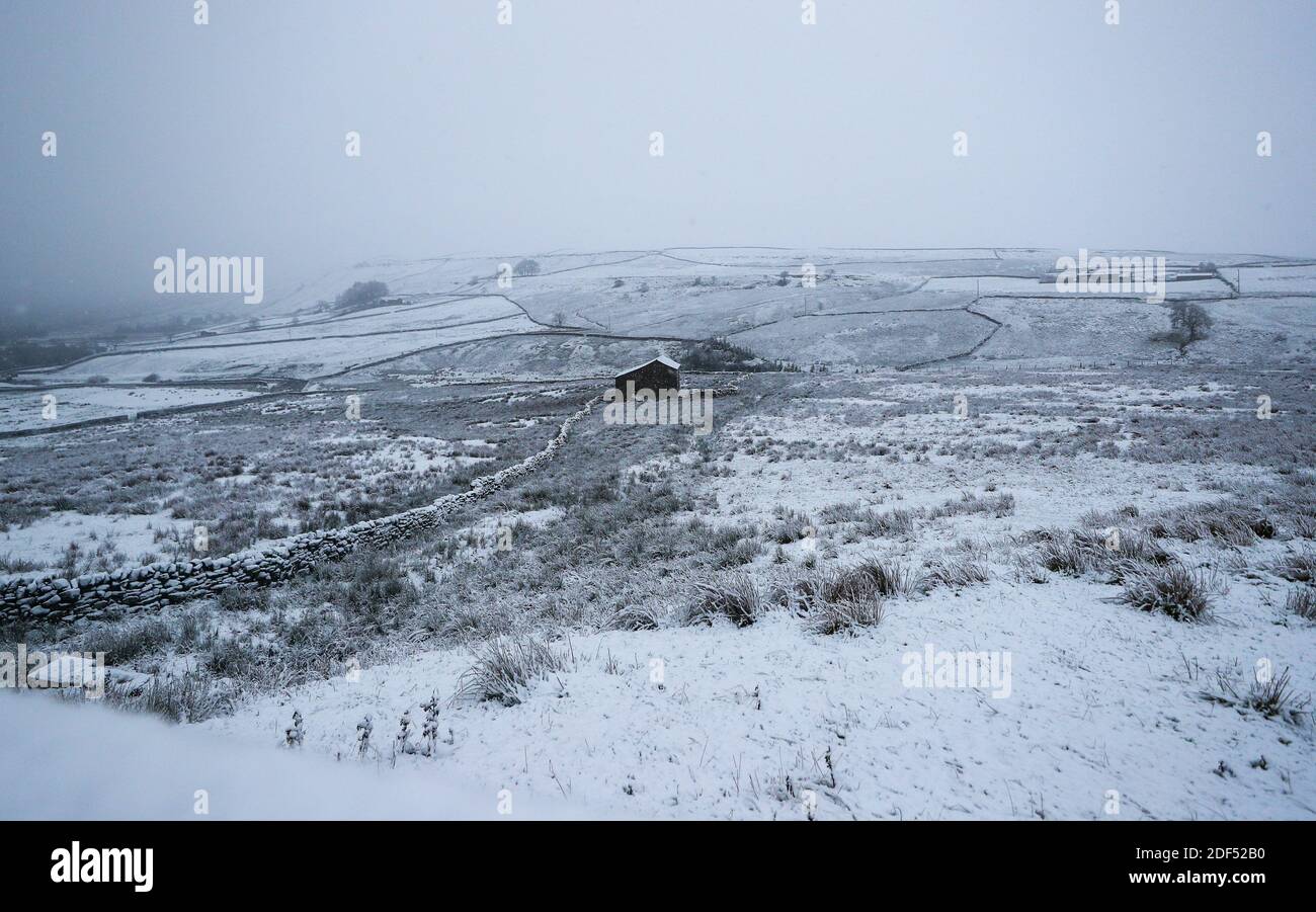 Snow falls on the hills of North Yorkshire with the UK expecting more ...