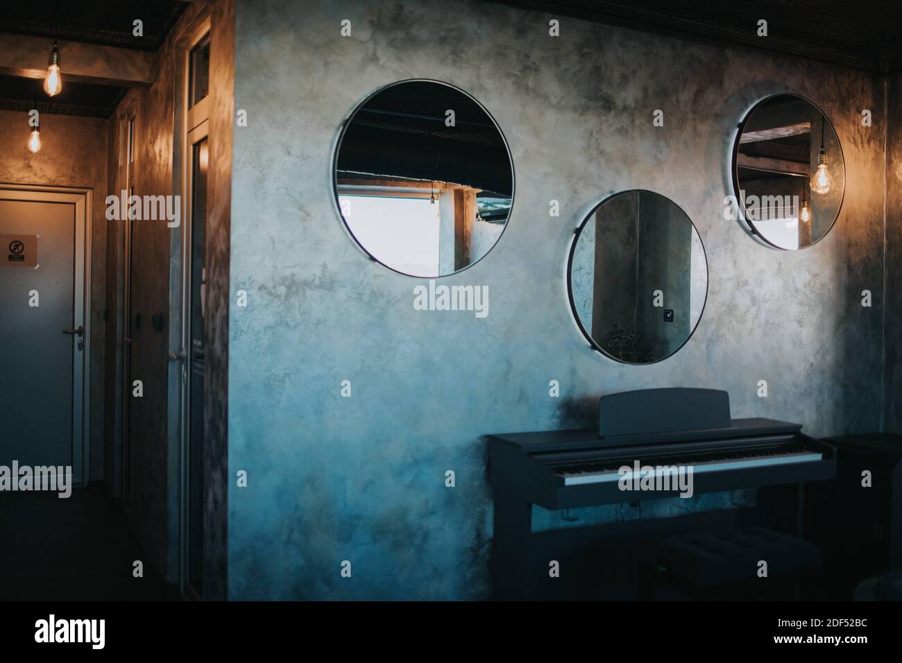 Three mirrors hi-res stock photography and images - Alamy