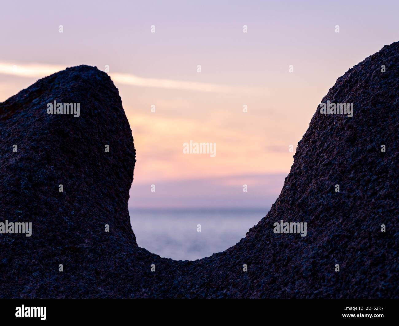 Silhouette boulder horizon rock hi-res stock photography and images - Alamy