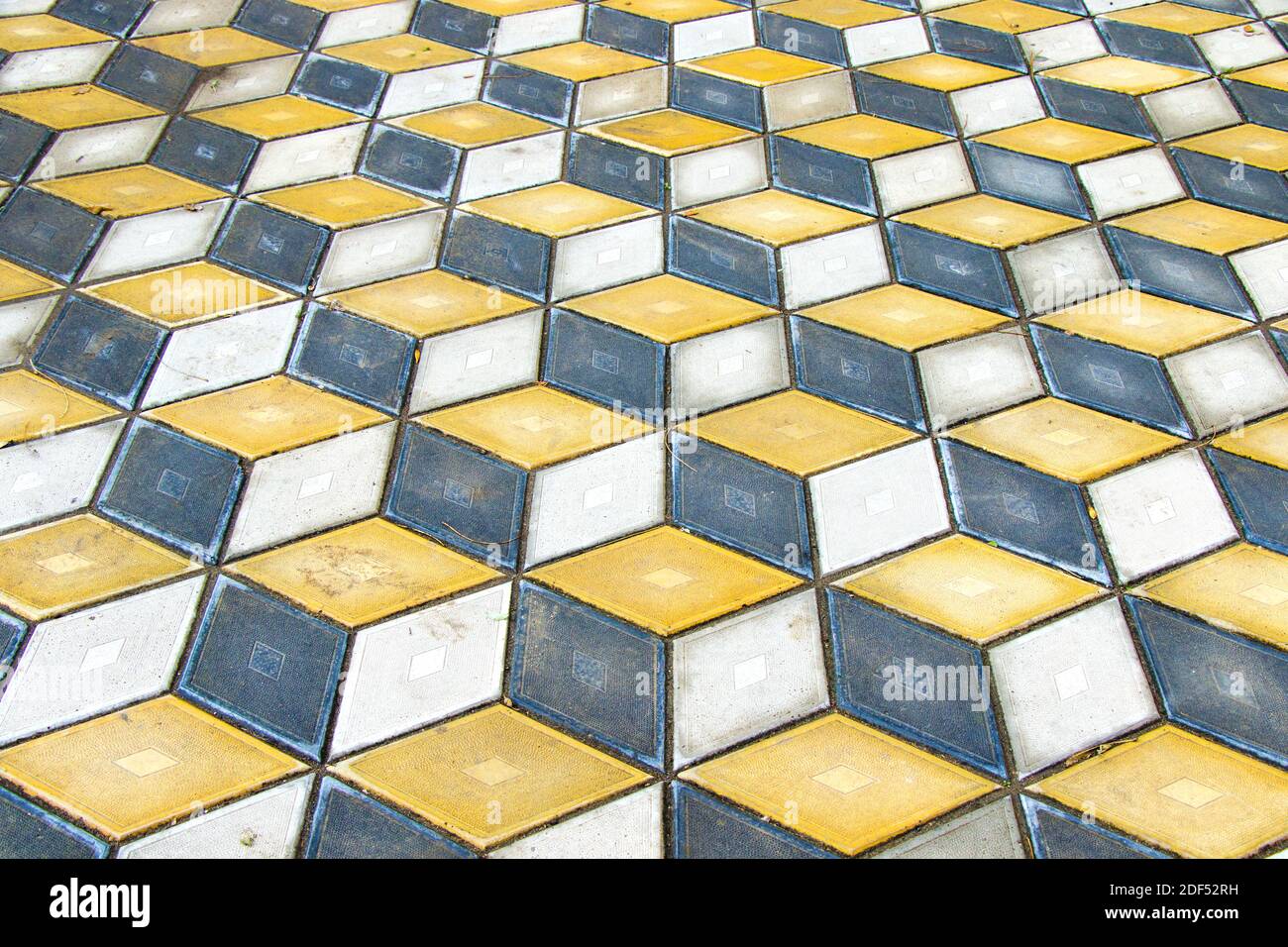 Optical Illusion Floor Tiles CREATE: Individuelle Vinylböden