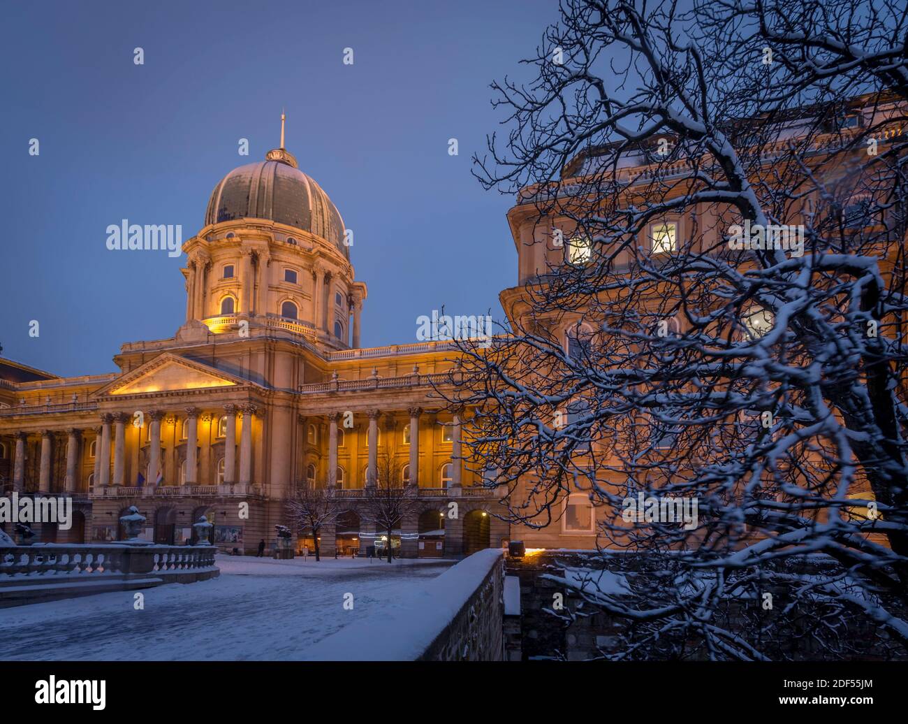 Budapest winter hi-res stock photography and images - Alamy