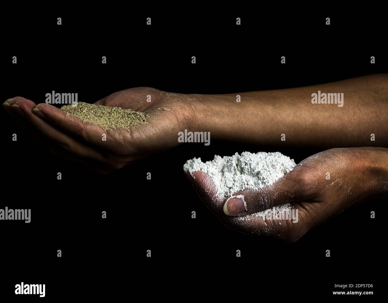 Spanish idiom illustrated: una de cal y una de arena Stock Photo - Alamy Spanish idiom illustrated: una de cal y una de arena Stock Photo - Alamy