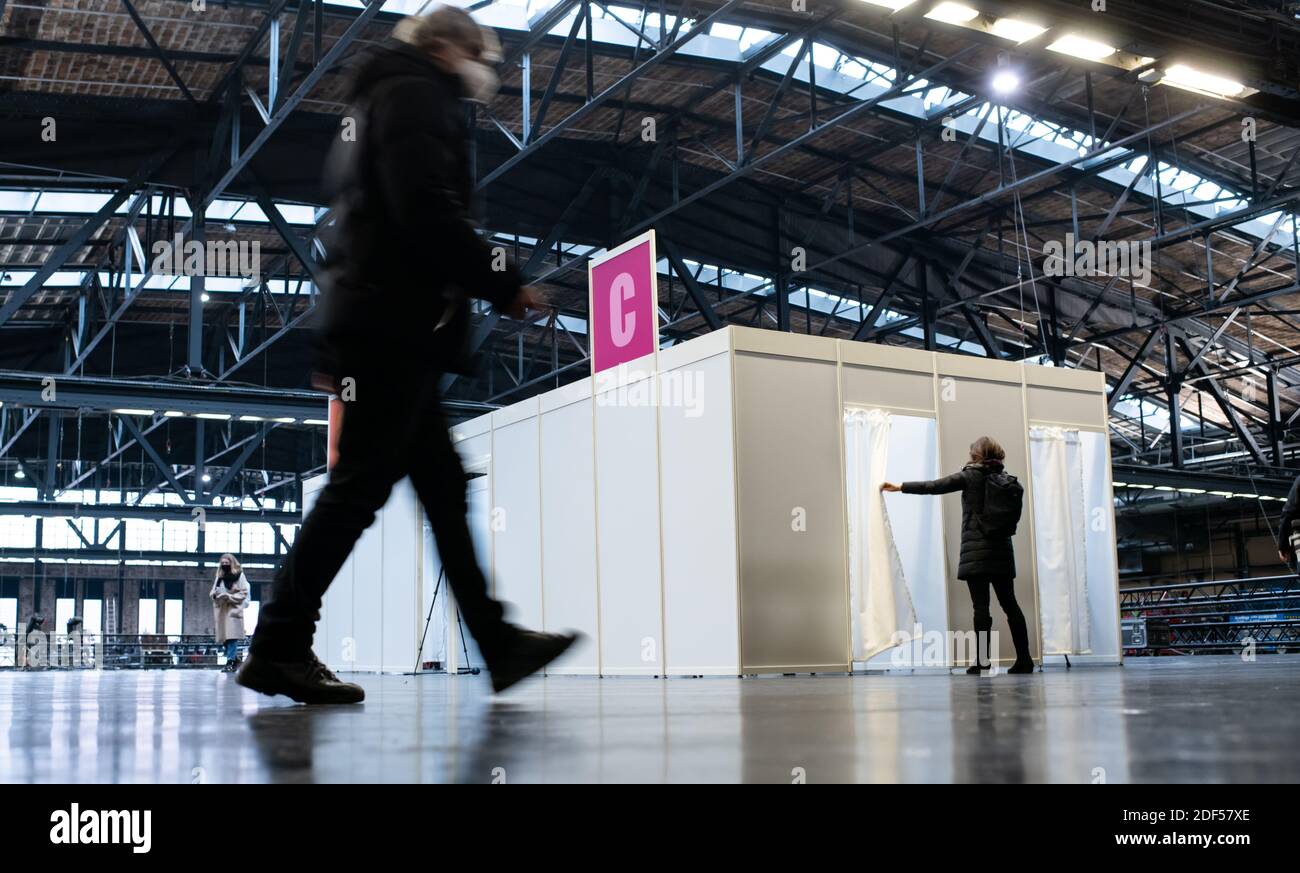Centres approval hi-res stock photography and images - Alamy