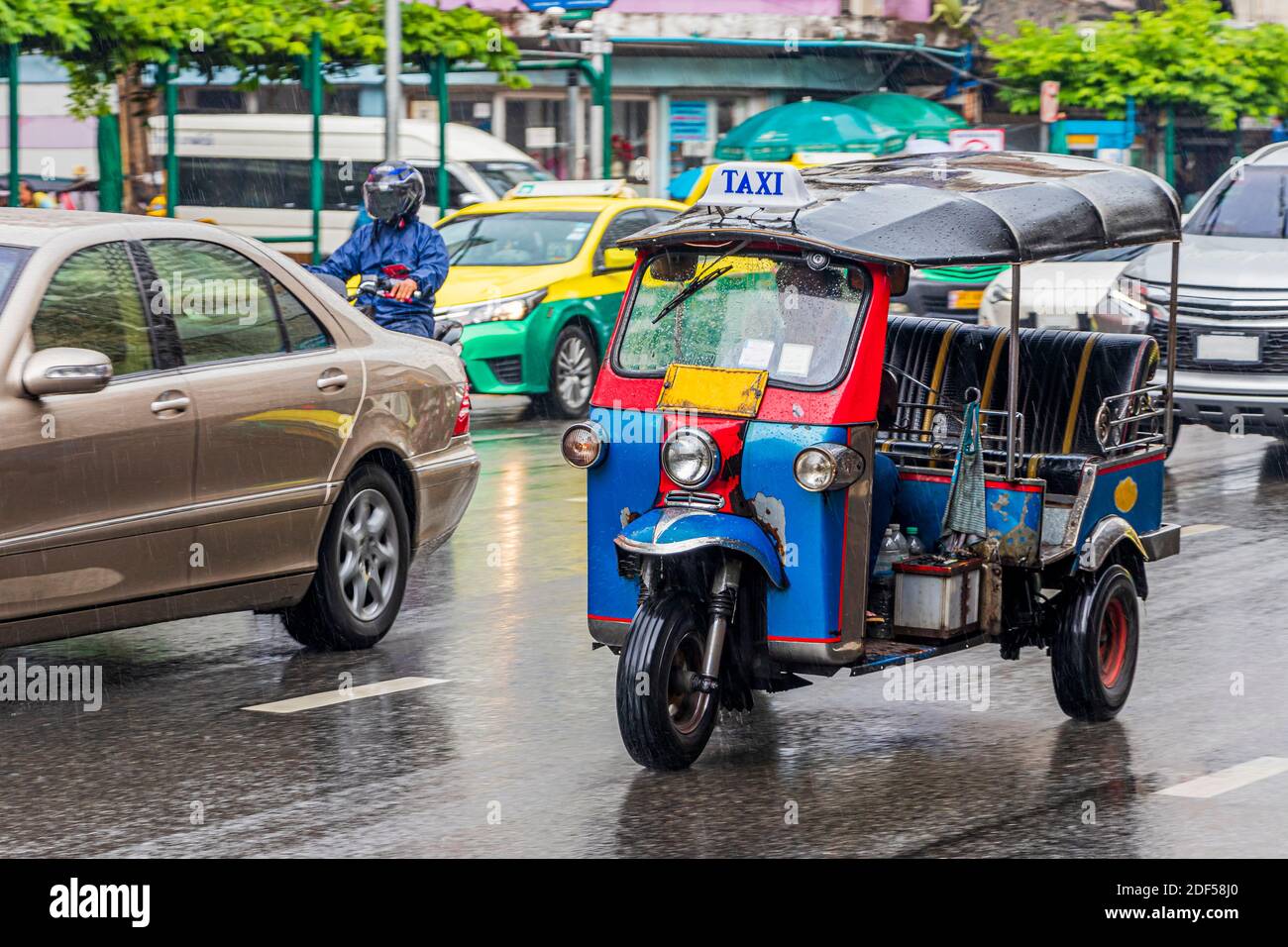 Parked blue tuk tuks hi-res stock photography and images - Alamy