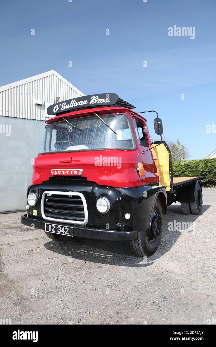 British vintage lorry hi-res stock photography and images - Alamy