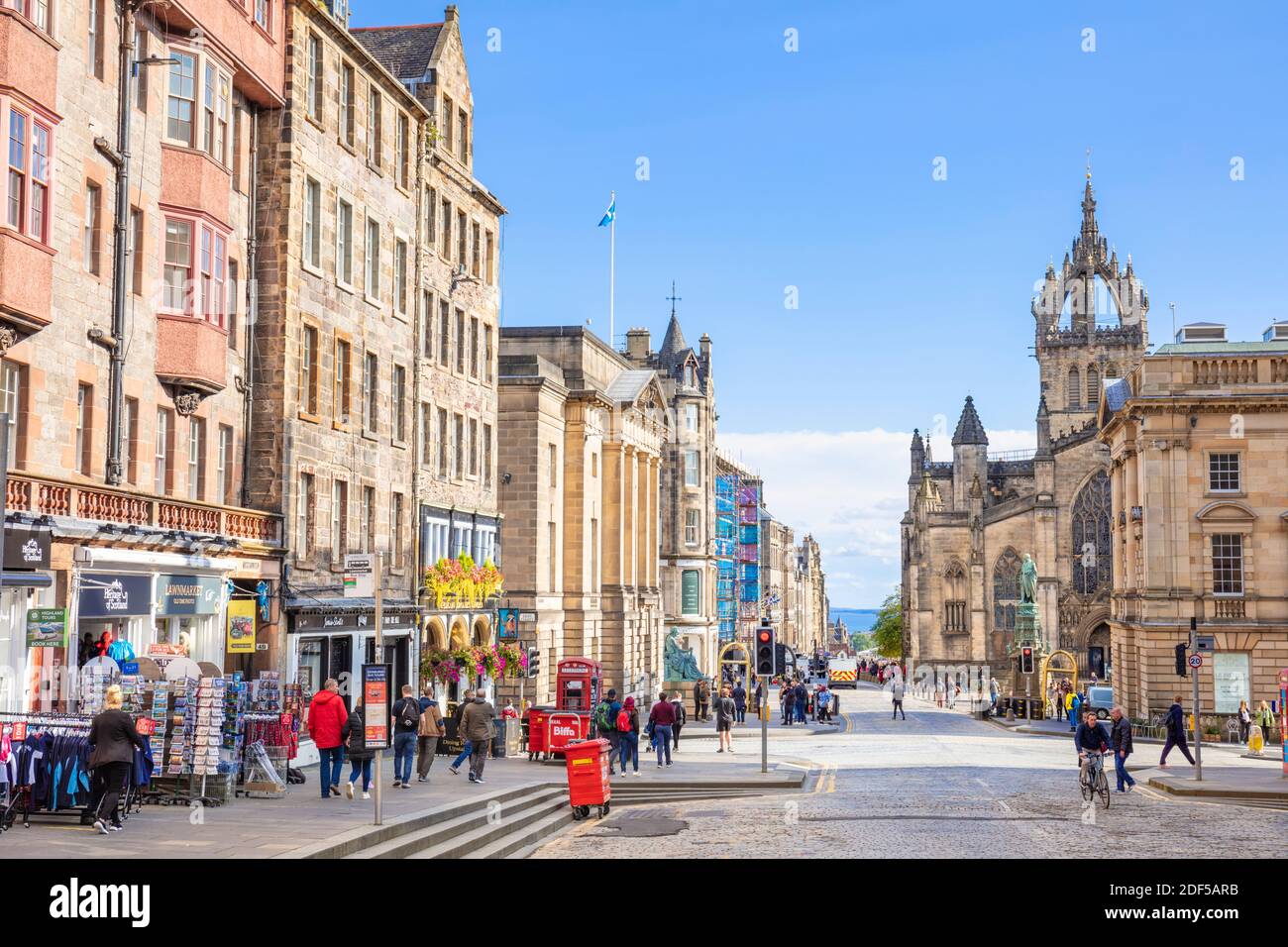 Edinburgh old town the royal Mile Edinburgh with St Giles cathedral ...