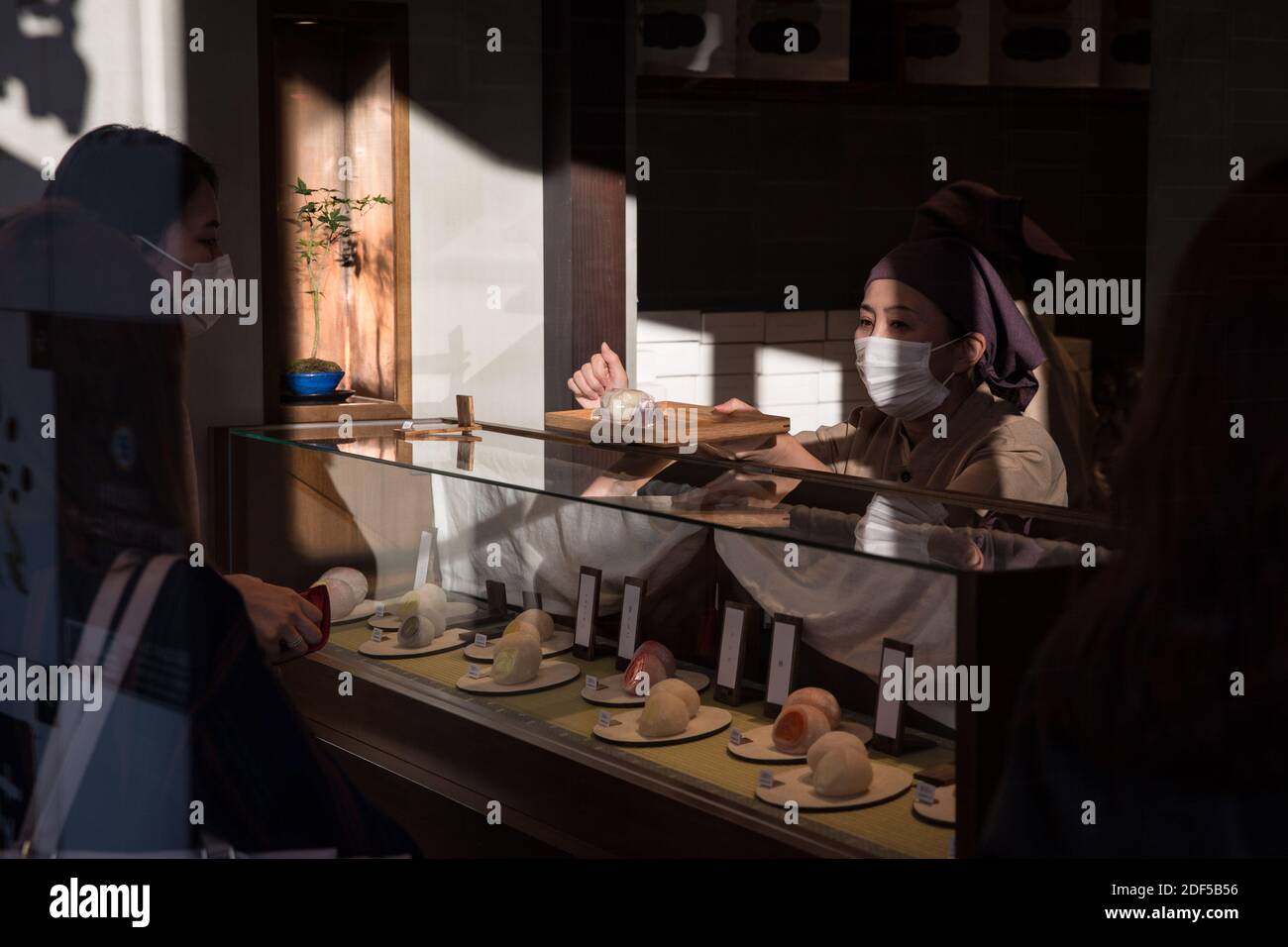 Traditional Japanese sweets shop in Ginza Stock Photo - Alamy