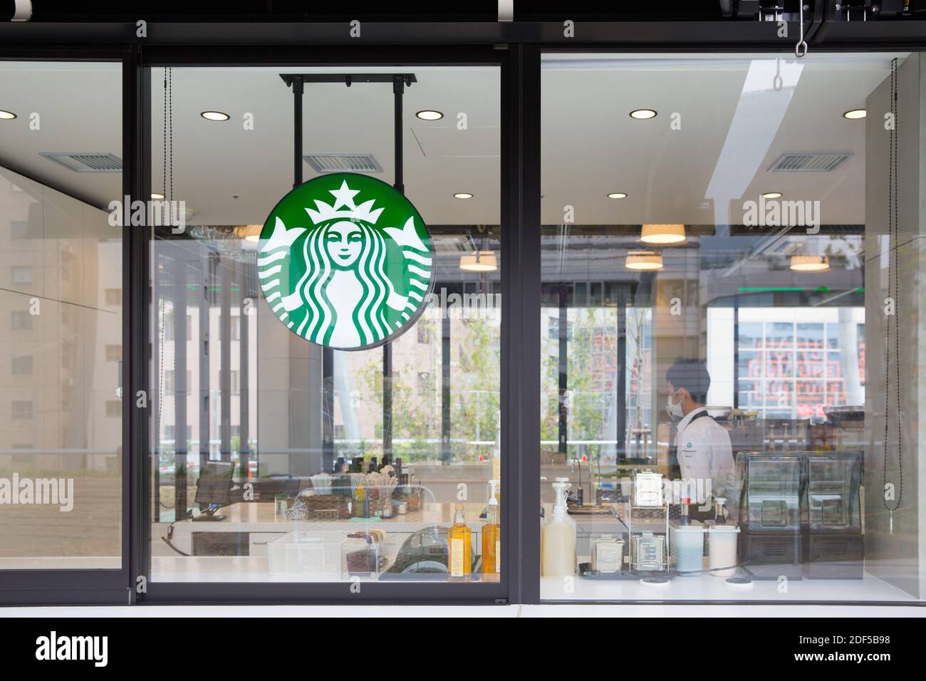 Starbucks logo and store seen in Tokyo Stock Photo - Alamy