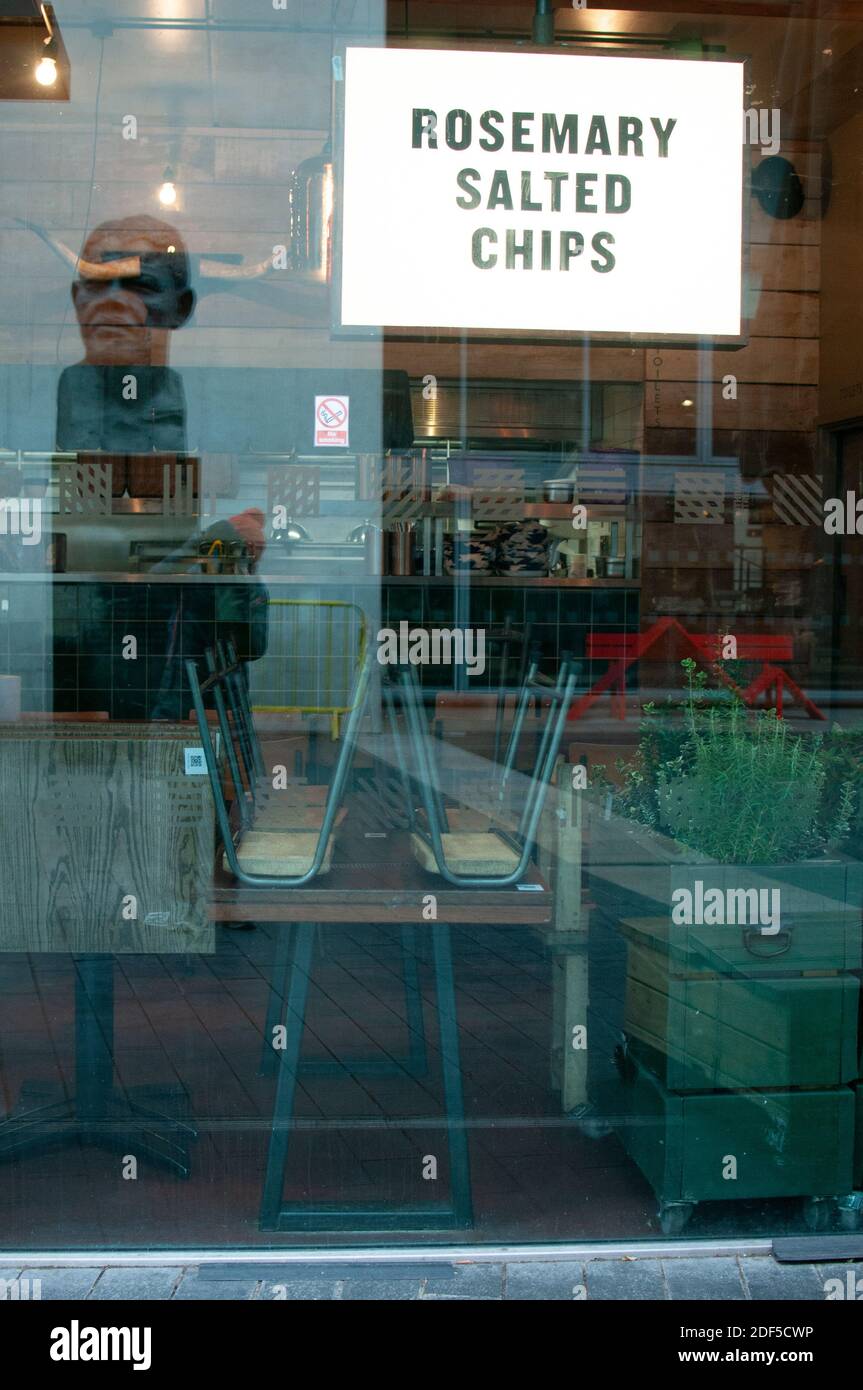 window of closed cafe during pandemic on Southbank, London Stock Photo ...