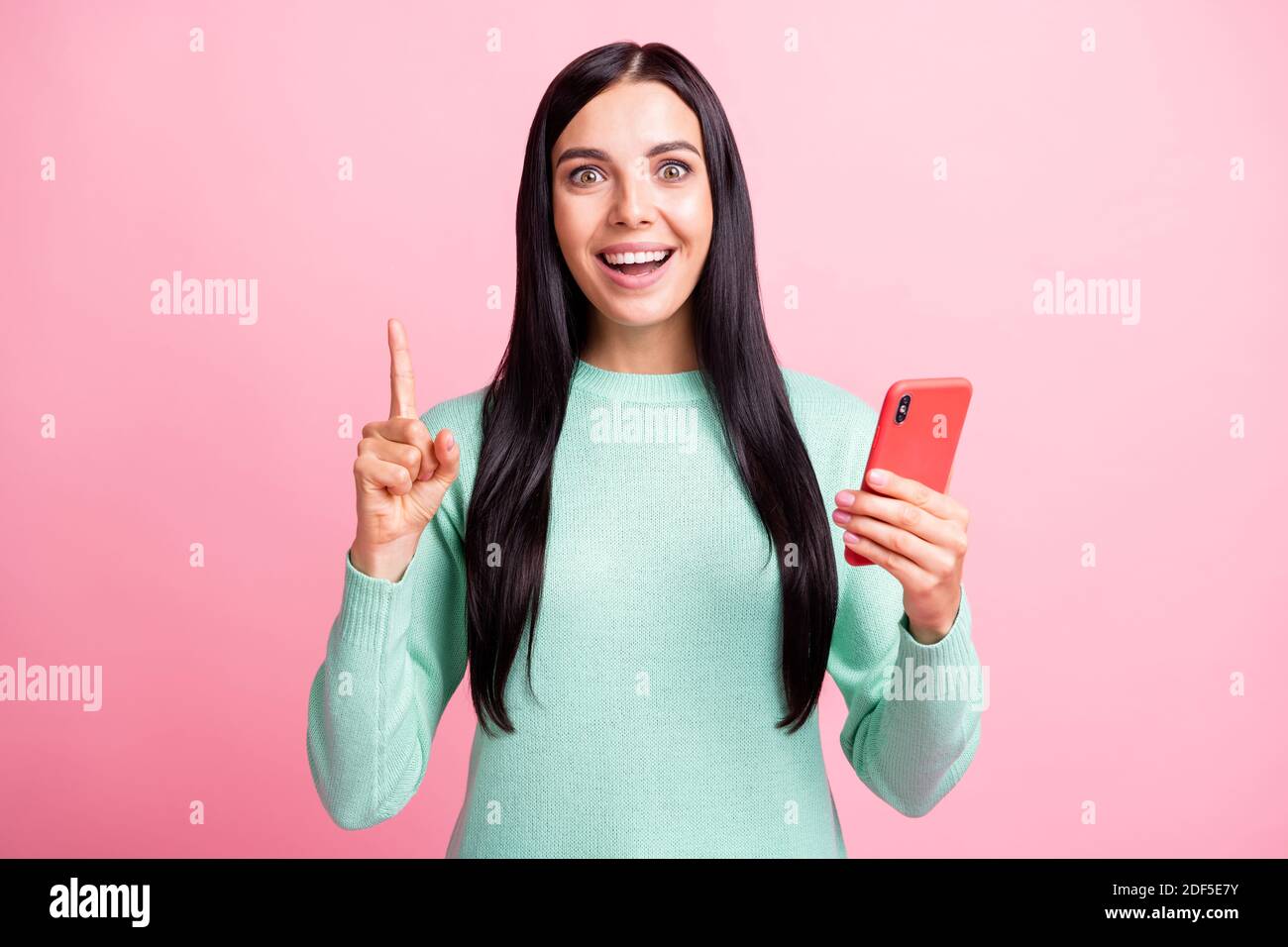 Photo portrait of genius girl raising one finger up holding phone in ...