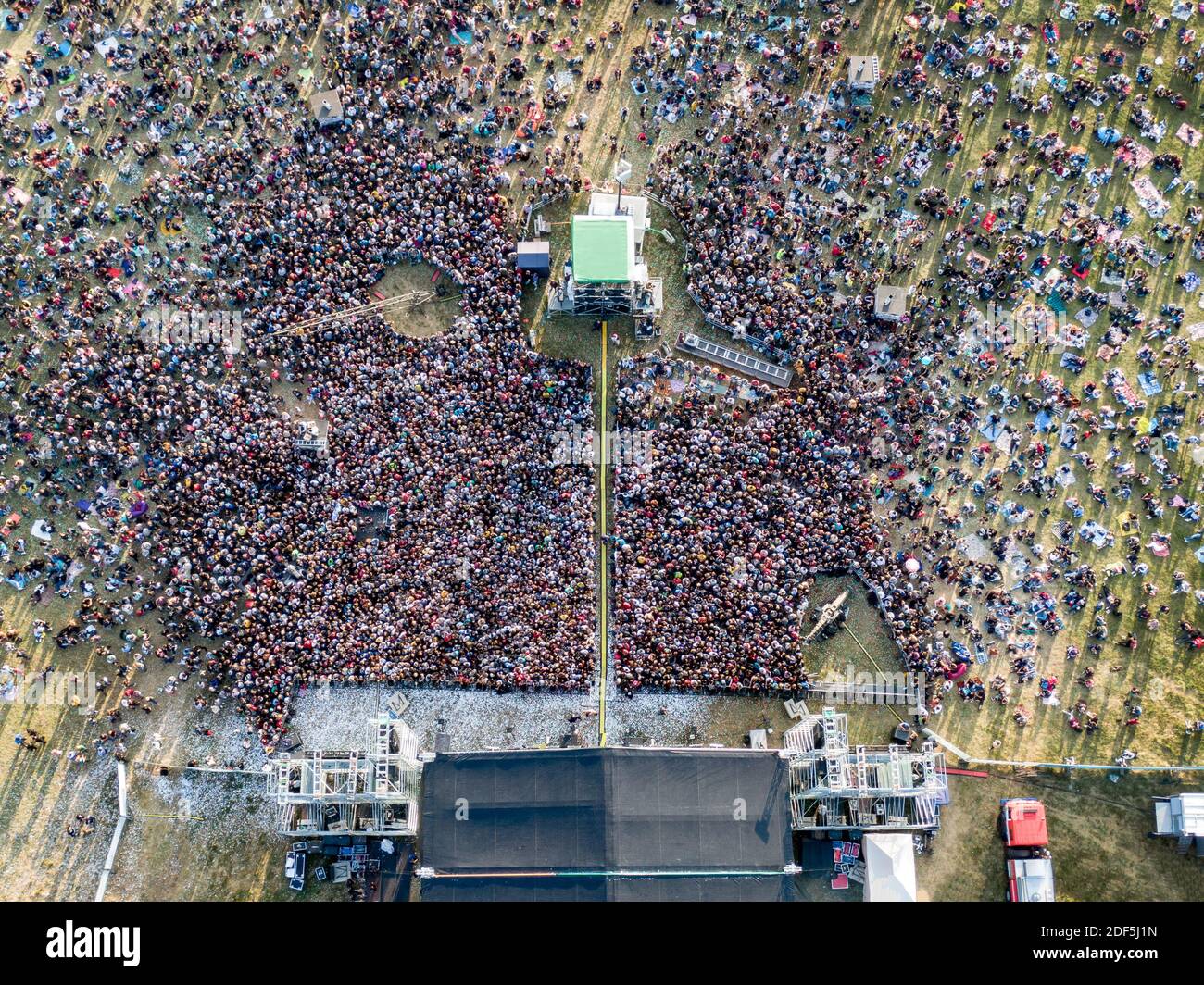 Concert Front View Stage Crowd High Resolution Stock Photography and ...