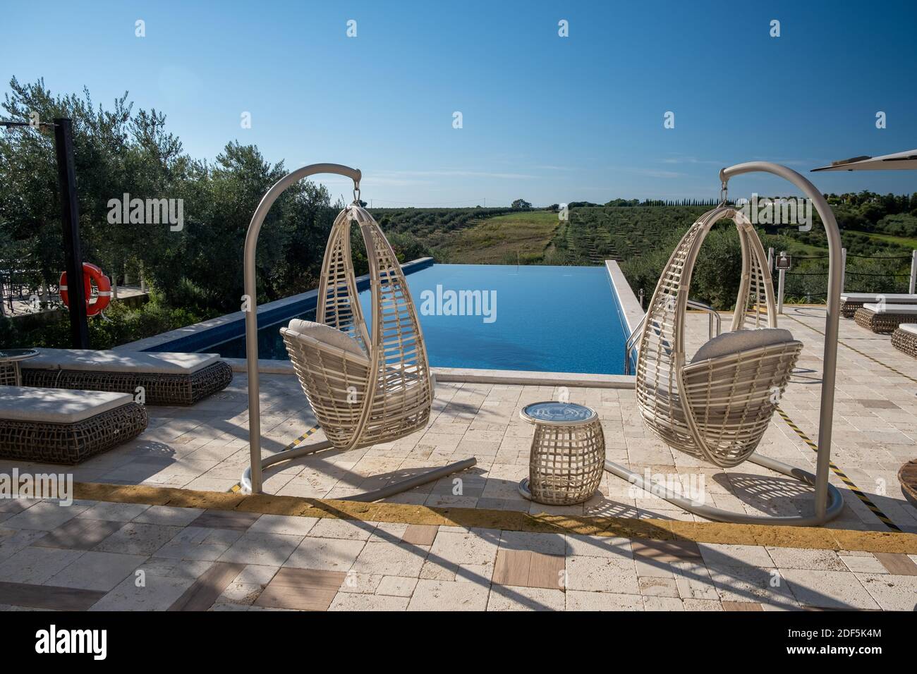 Infinity pool italy hi-res stock photography and images - Alamy