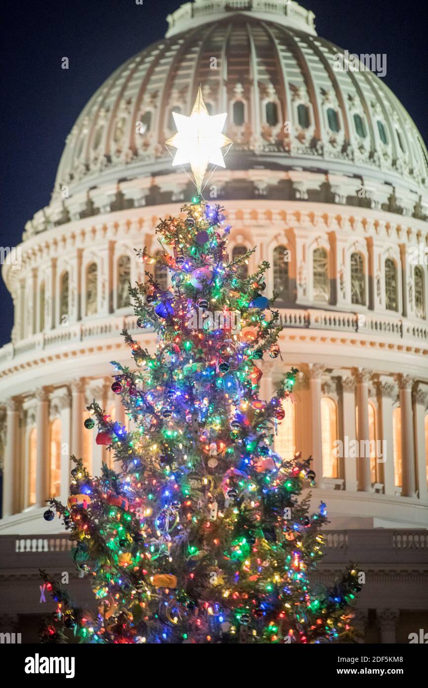 With the U.S. Capitol in the background, the U.S. Capitol Christmas ...