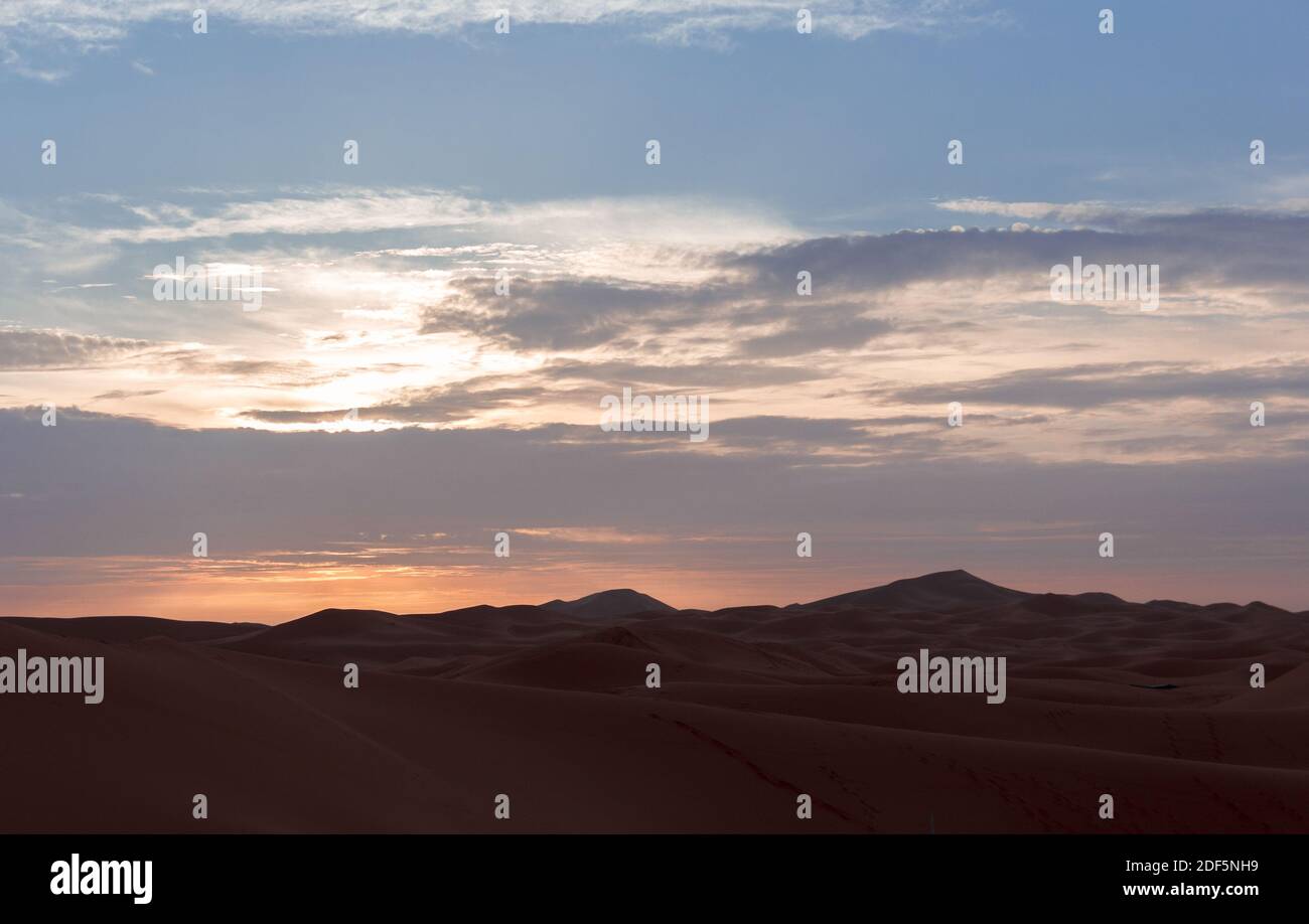 landscape at sunset in sahara desert Stock Photo - Alamy