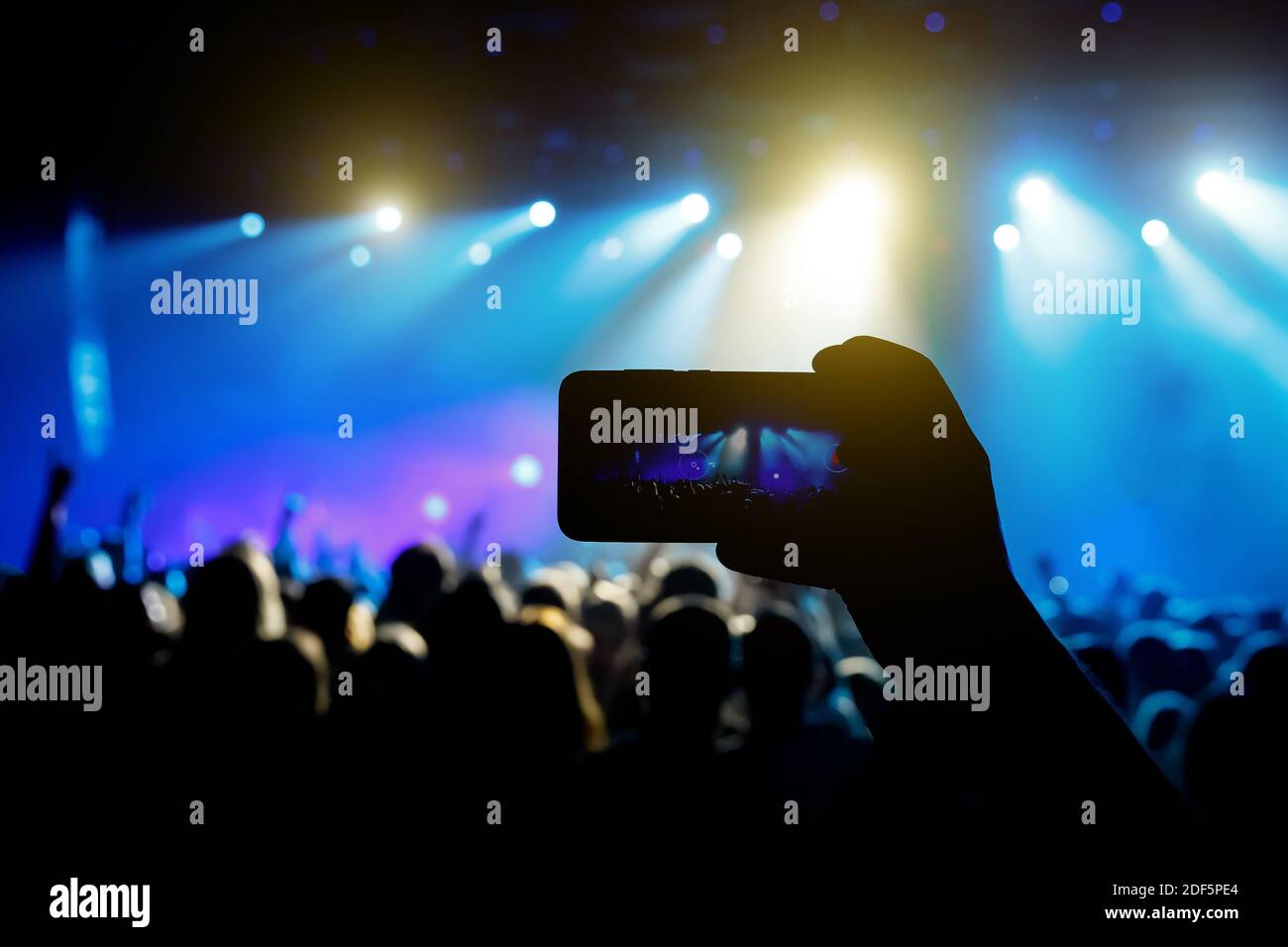 Drone performance light hi-res stock photography and images - Alamy