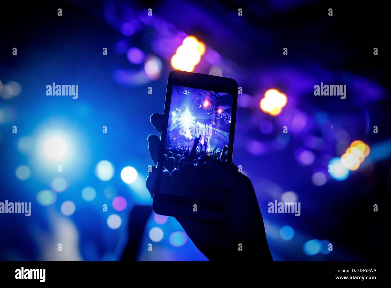 Fan filming with mobile phone hi-res stock photography and images - Alamy