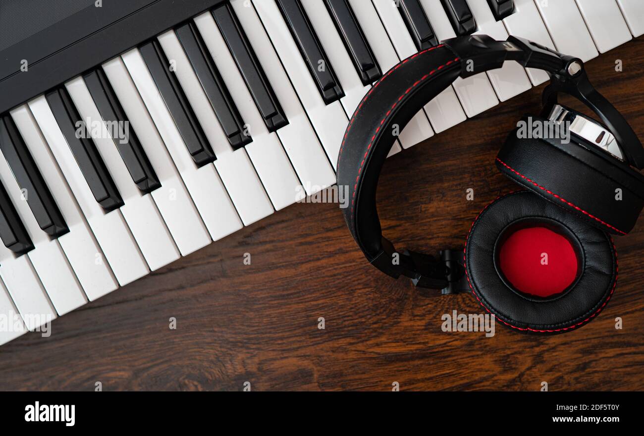 Piano and headphones. Recording studio concept Stock Photo - Alamy