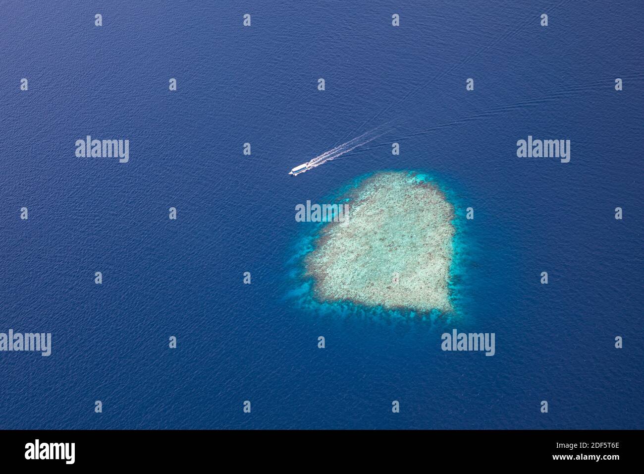 Aerial view of coral reef and atoll hi-res stock photography and images ...