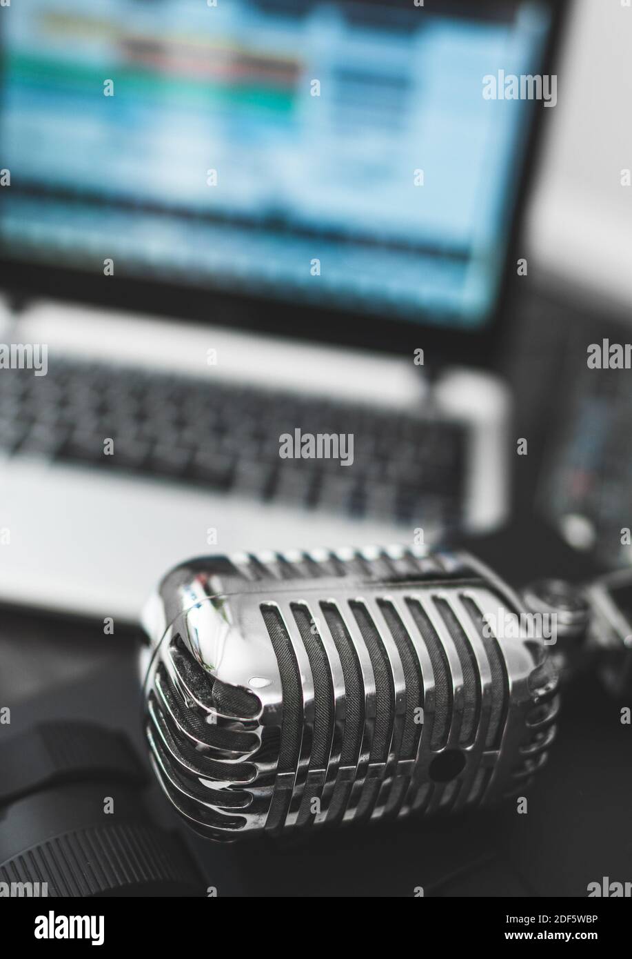 Close-up of retro microphone in recording studio Stock Photo - Alamy