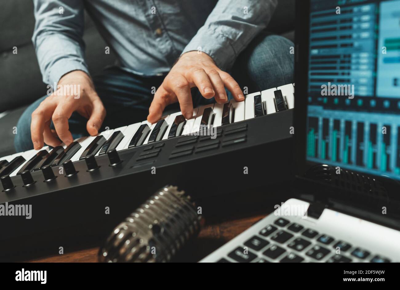 Piano digital computer hi-res stock photography and images - Alamy