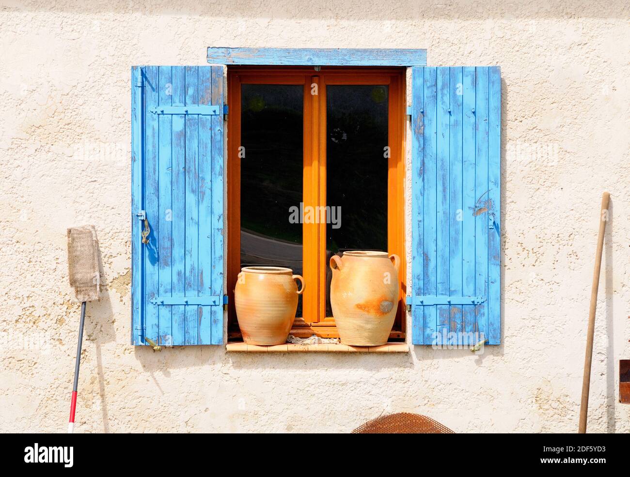 Exterior of a french style home hi-res stock photography and images - Alamy
