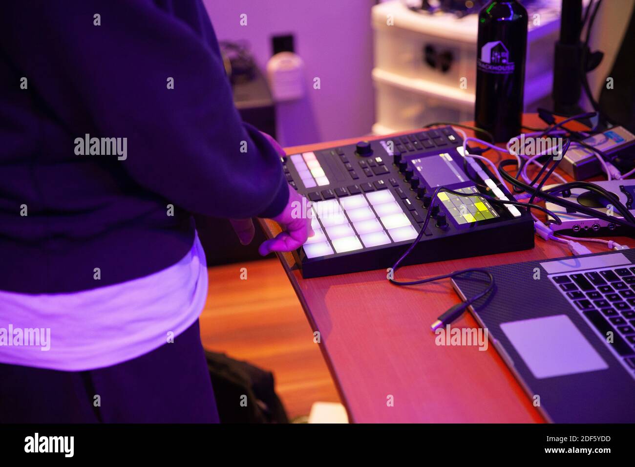 Record making machine hi-res stock photography and images - Alamy
