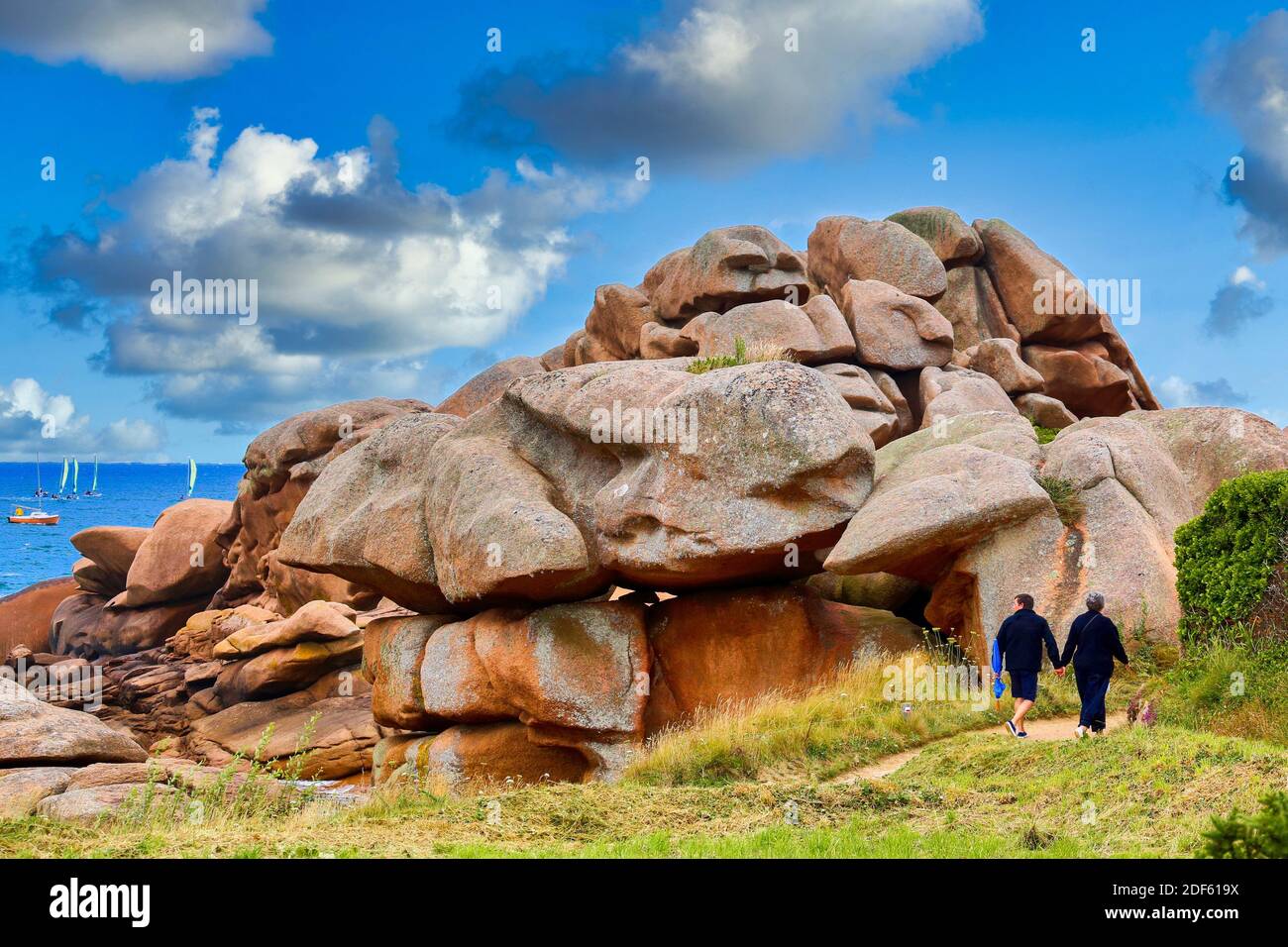 Giant rocks at cote de granit rose hi-res stock photography and images ...