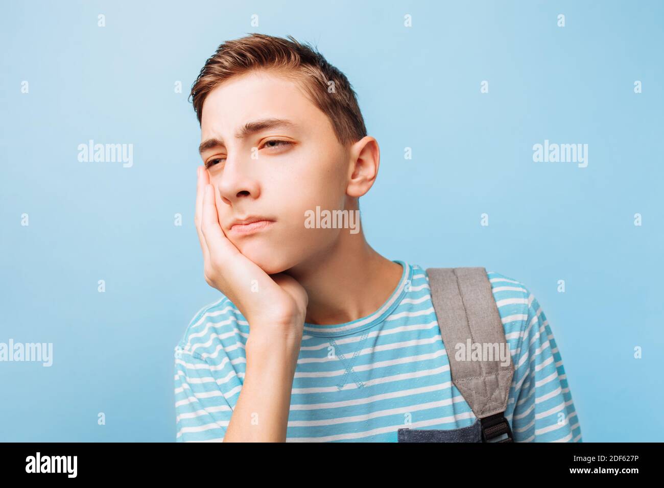 Childhood sick pain tooth hi-res stock photography and images - Alamy