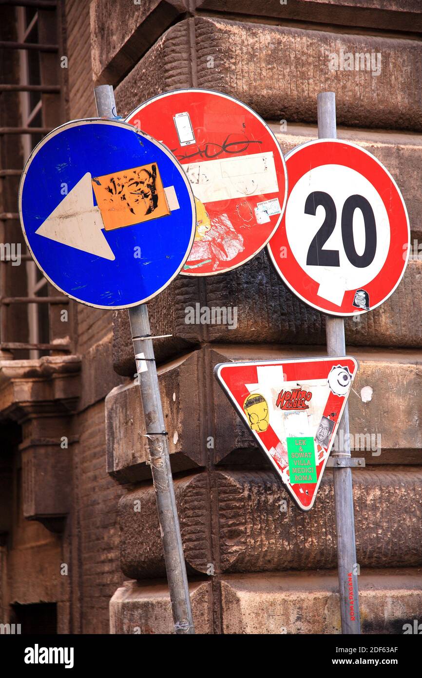 Traffic roma hi-res stock photography and images - Alamy