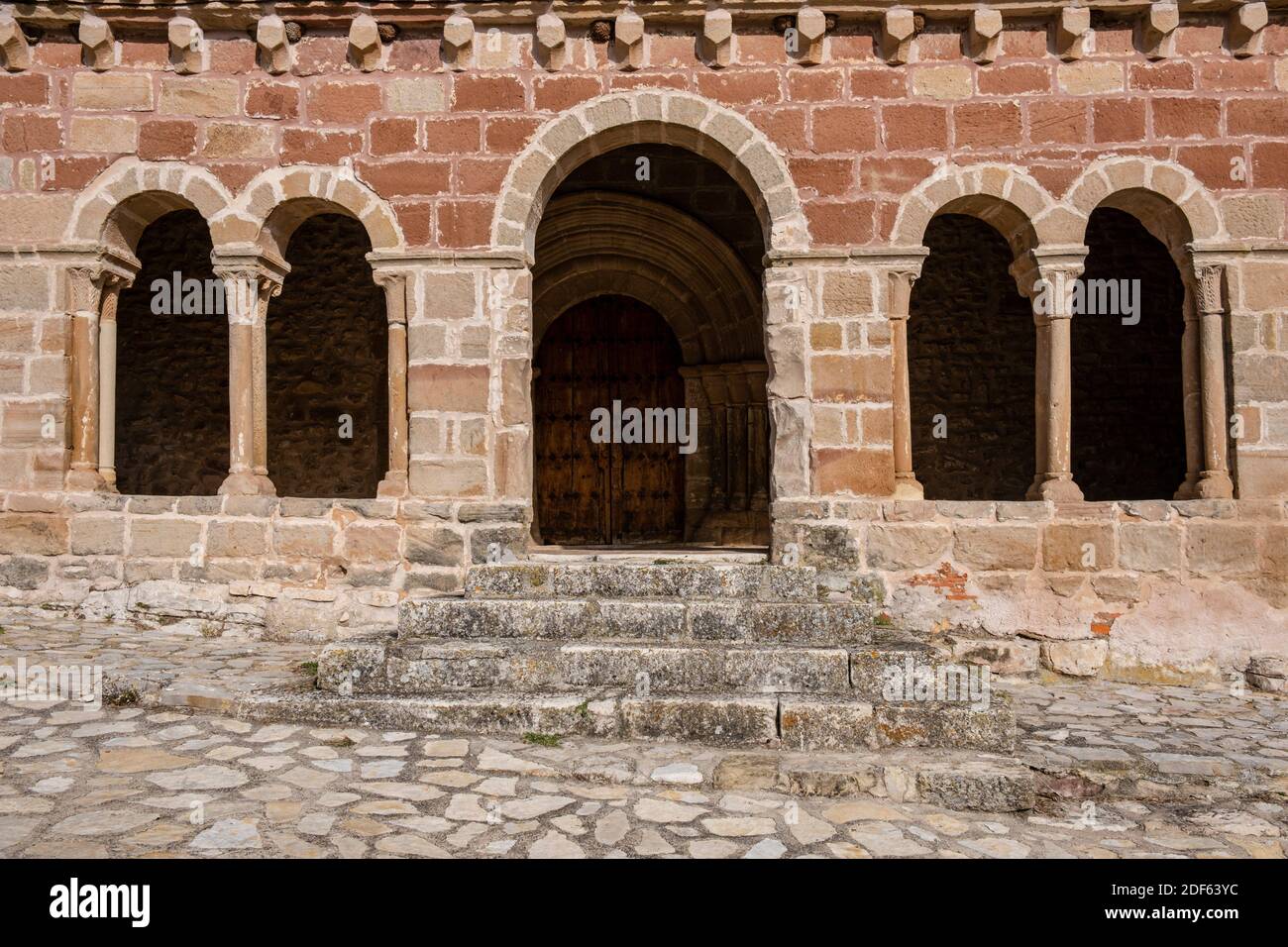 Eaves structure hi-res stock photography and images - Alamy