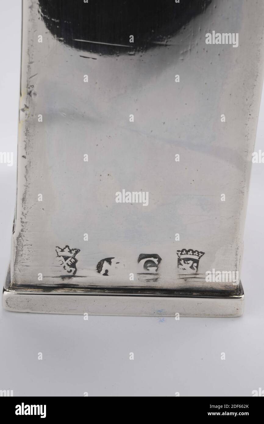 Horizontally sectioned shield hi-res stock photography and images - Alamy