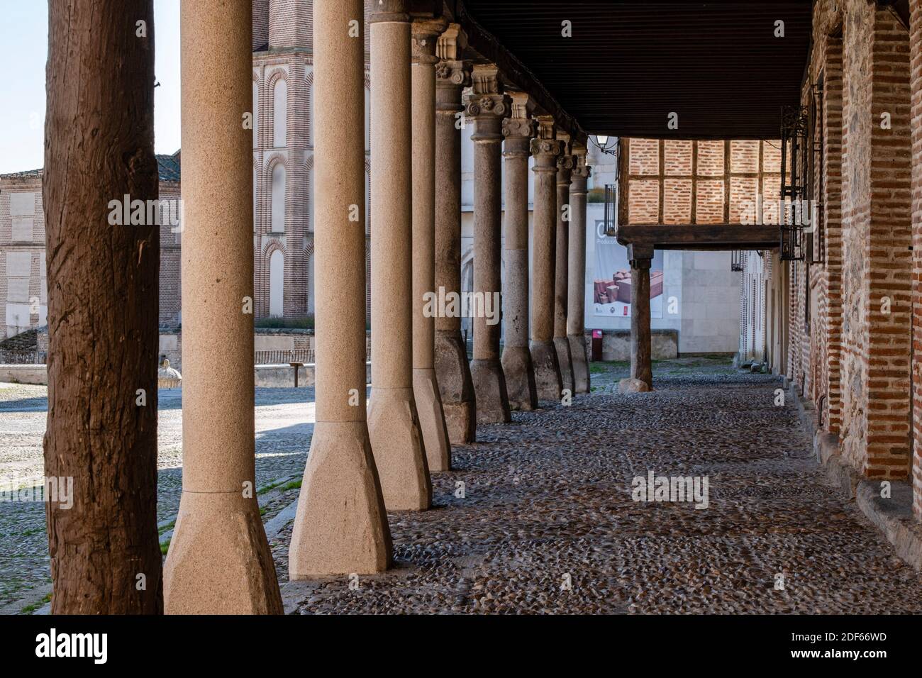 Typical column hi-res stock photography and images - Alamy