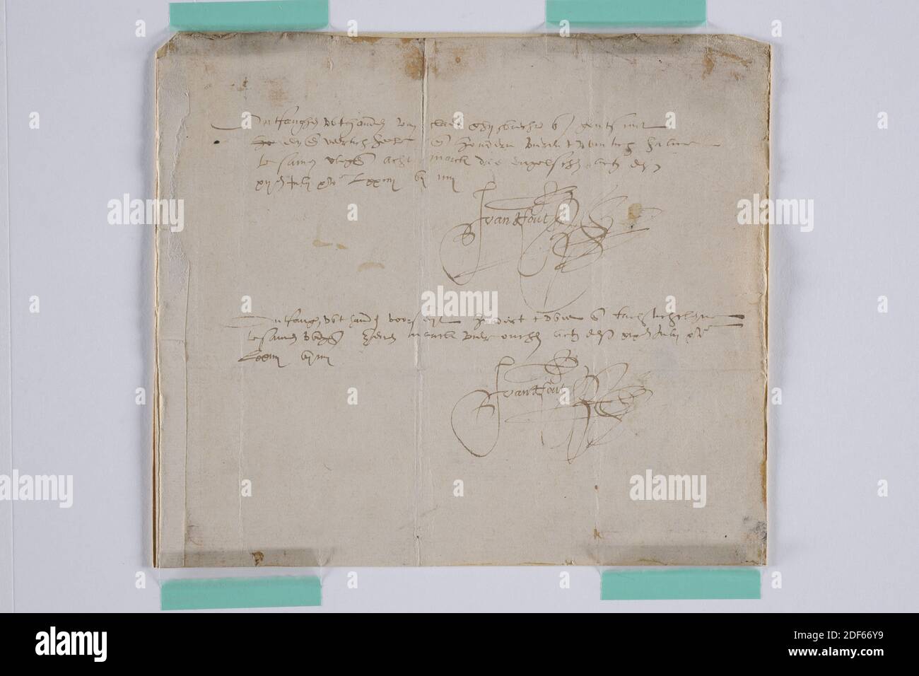 Two handwritten receipts hi-res stock photography and images - Alamy