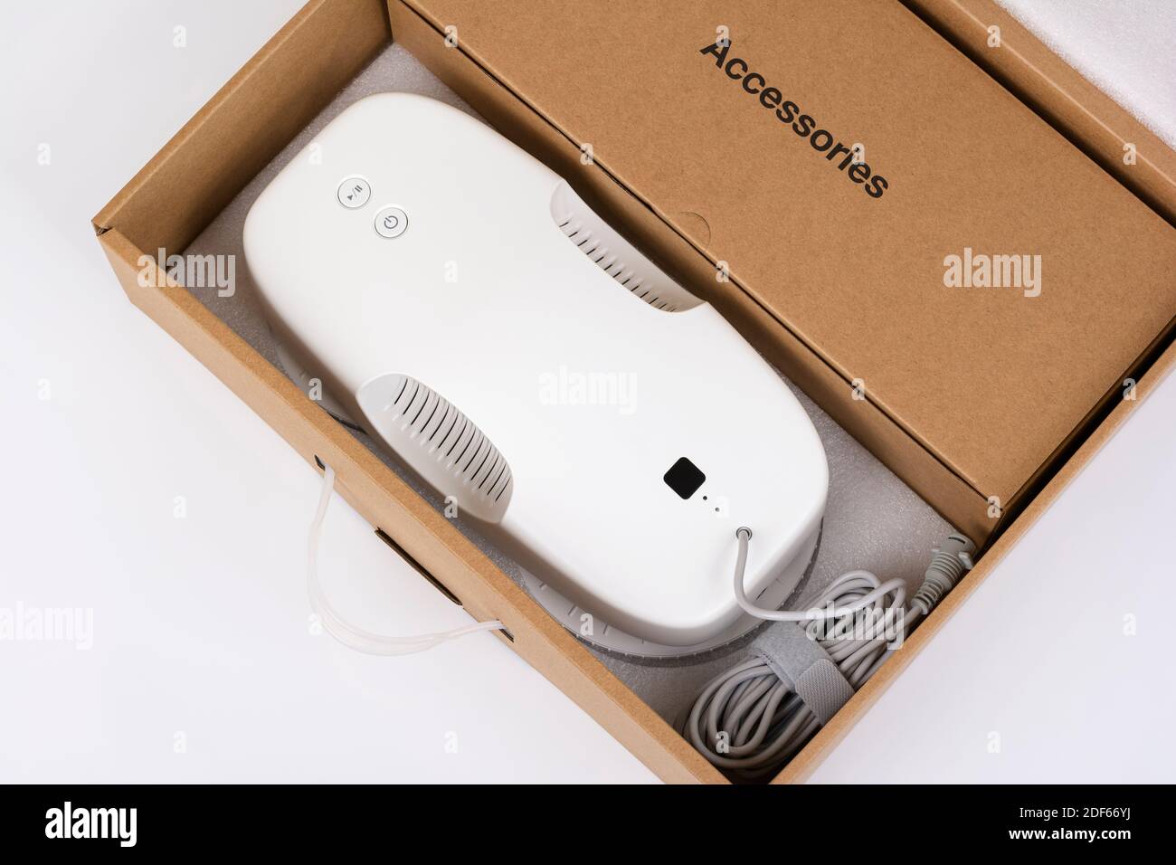 Window cleaning robot hi-res stock photography and images - Alamy