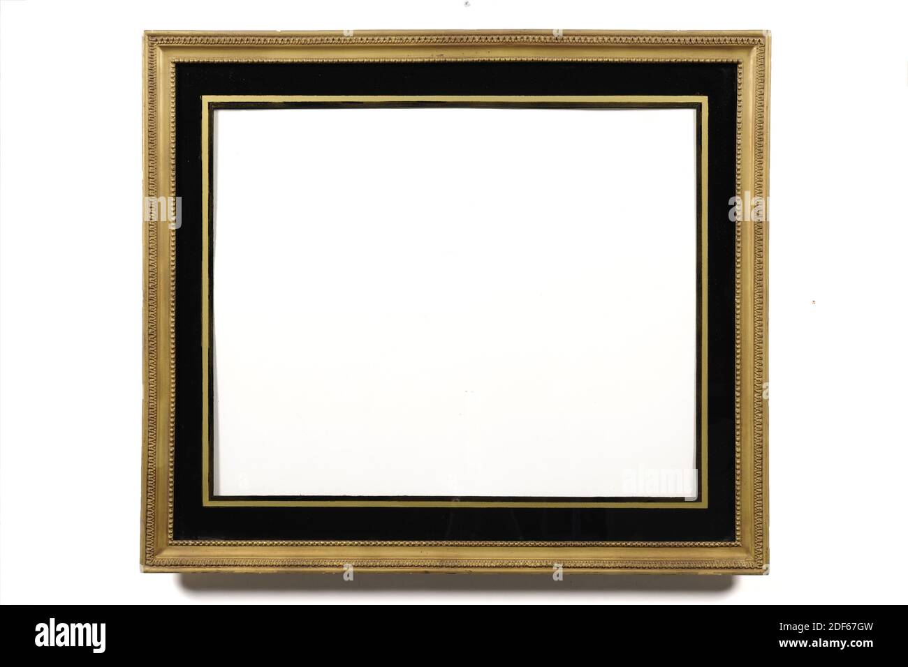 Pearl inner edge hi-res stock photography and images - Alamy