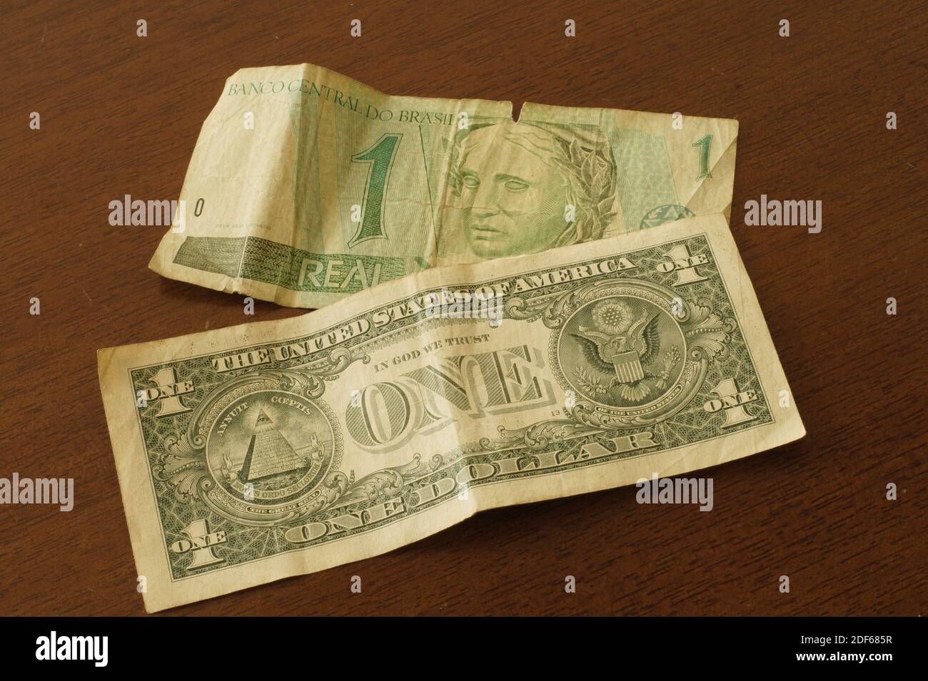 one-brazilian-real-and-one-dollar-bill-on-the-table-stock-photo-alamy