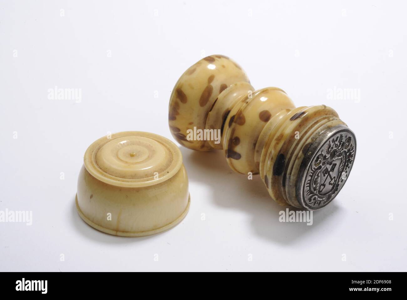 Louis xv rim hi-res stock photography and images - Alamy