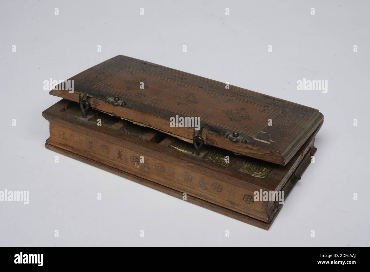 Extensive wood carvings hi-res stock photography and images - Alamy