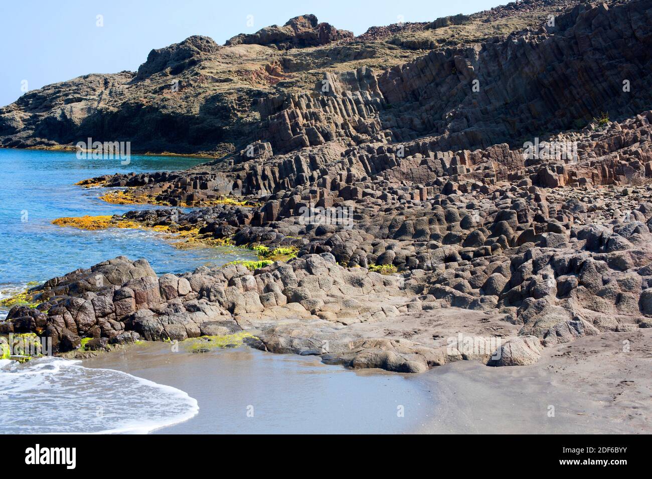 Igneous rock beach hi-res stock photography and images - Alamy