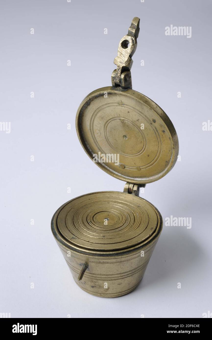 Things in a box hi-res stock photography and images - Alamy