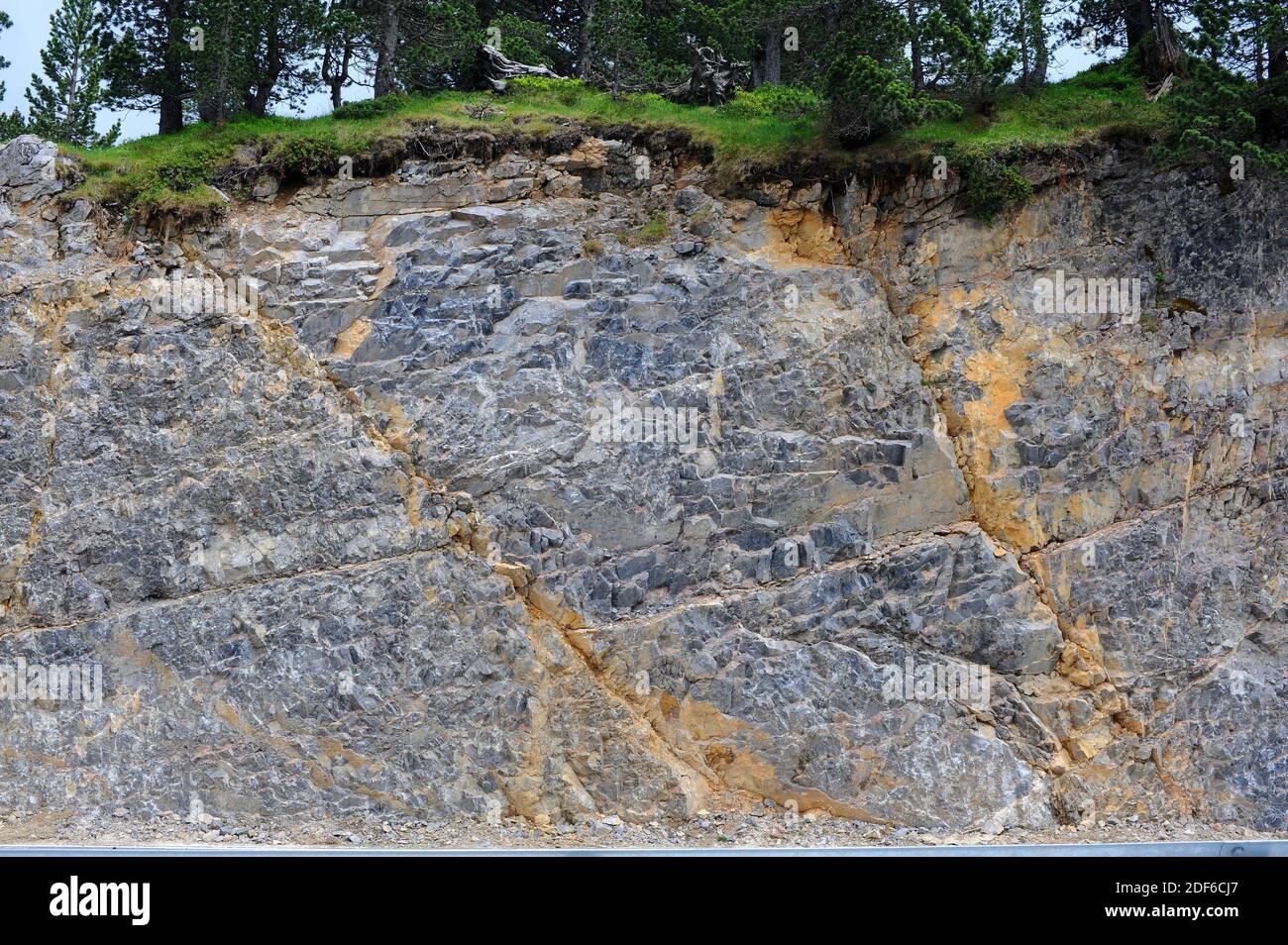 Normal faults hi-res stock photography and images - Alamy