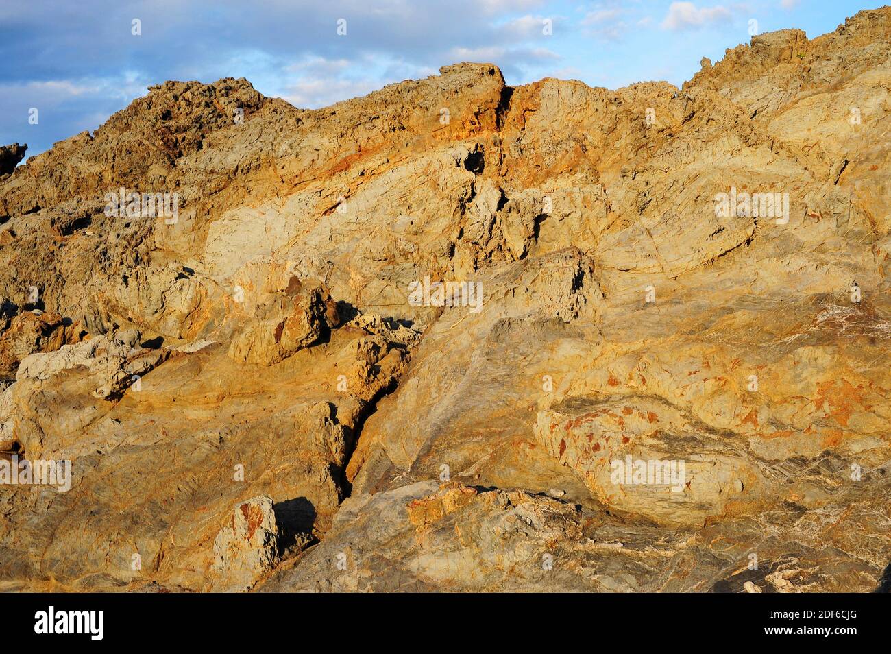 Reverse fault rock hi-res stock photography and images - Alamy