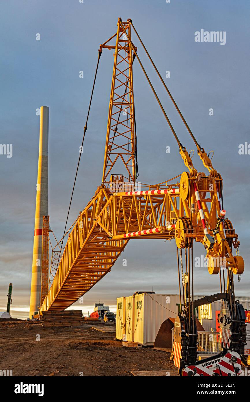 a new giant wind turbine in construction in Töttleben near Erfurt Stock ...