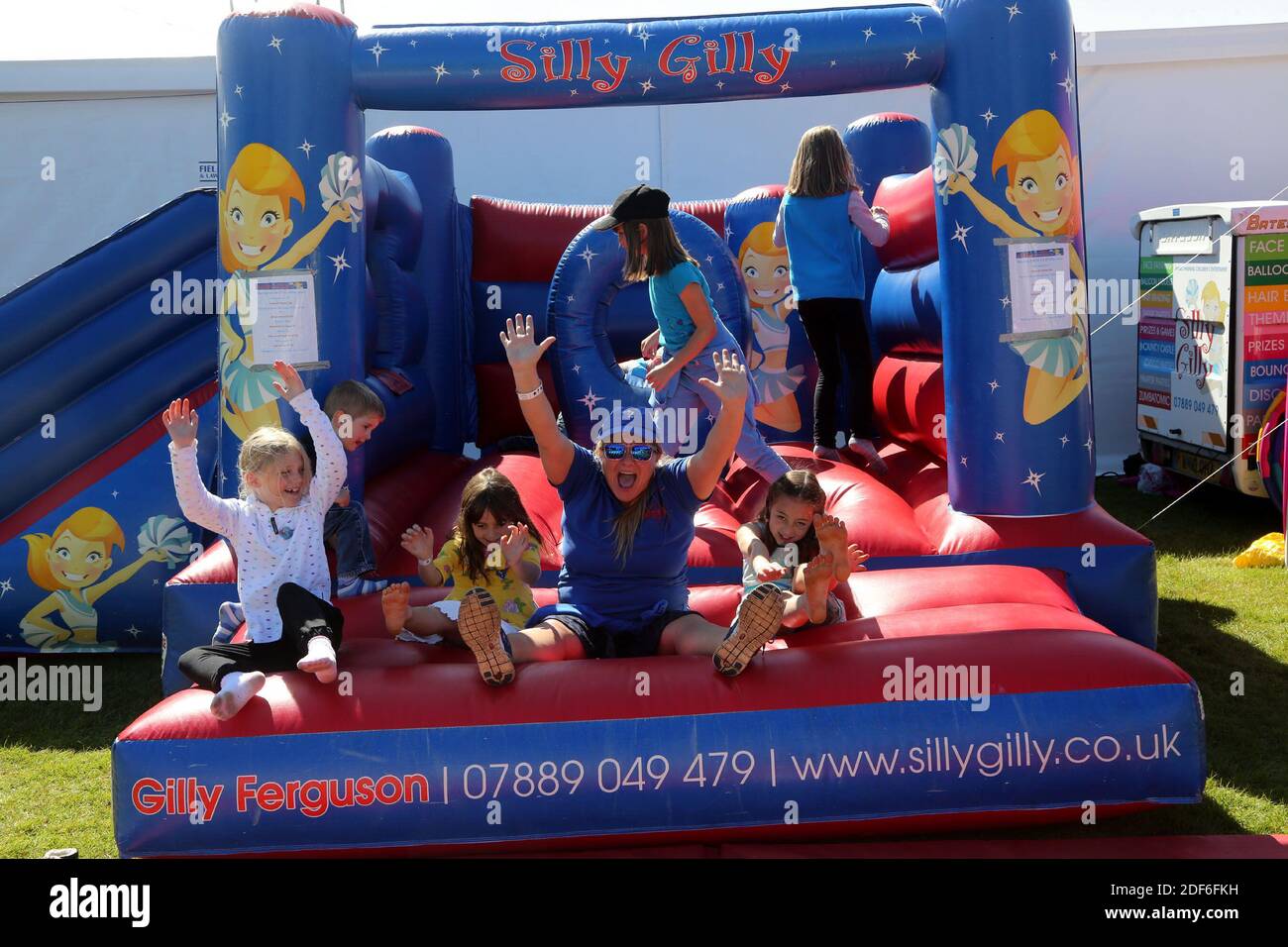 Ayr Flower Show, Ayrshire, Scotland.. Childrens entertainer Gilly ...