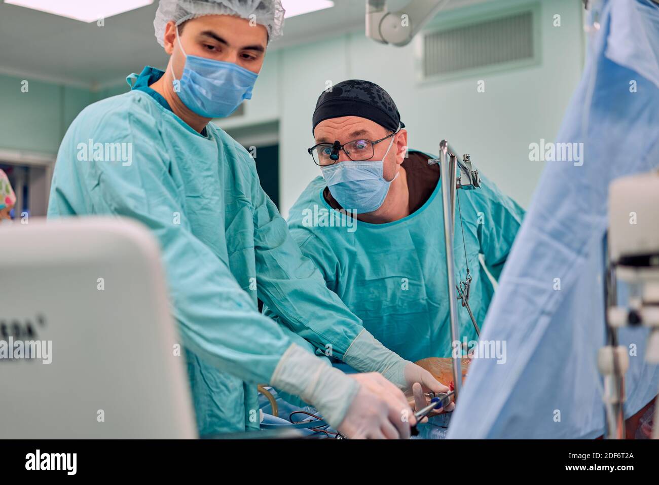 Surgeon Inserting Tube Into Patient During Surgery Stock Photo - Alamy