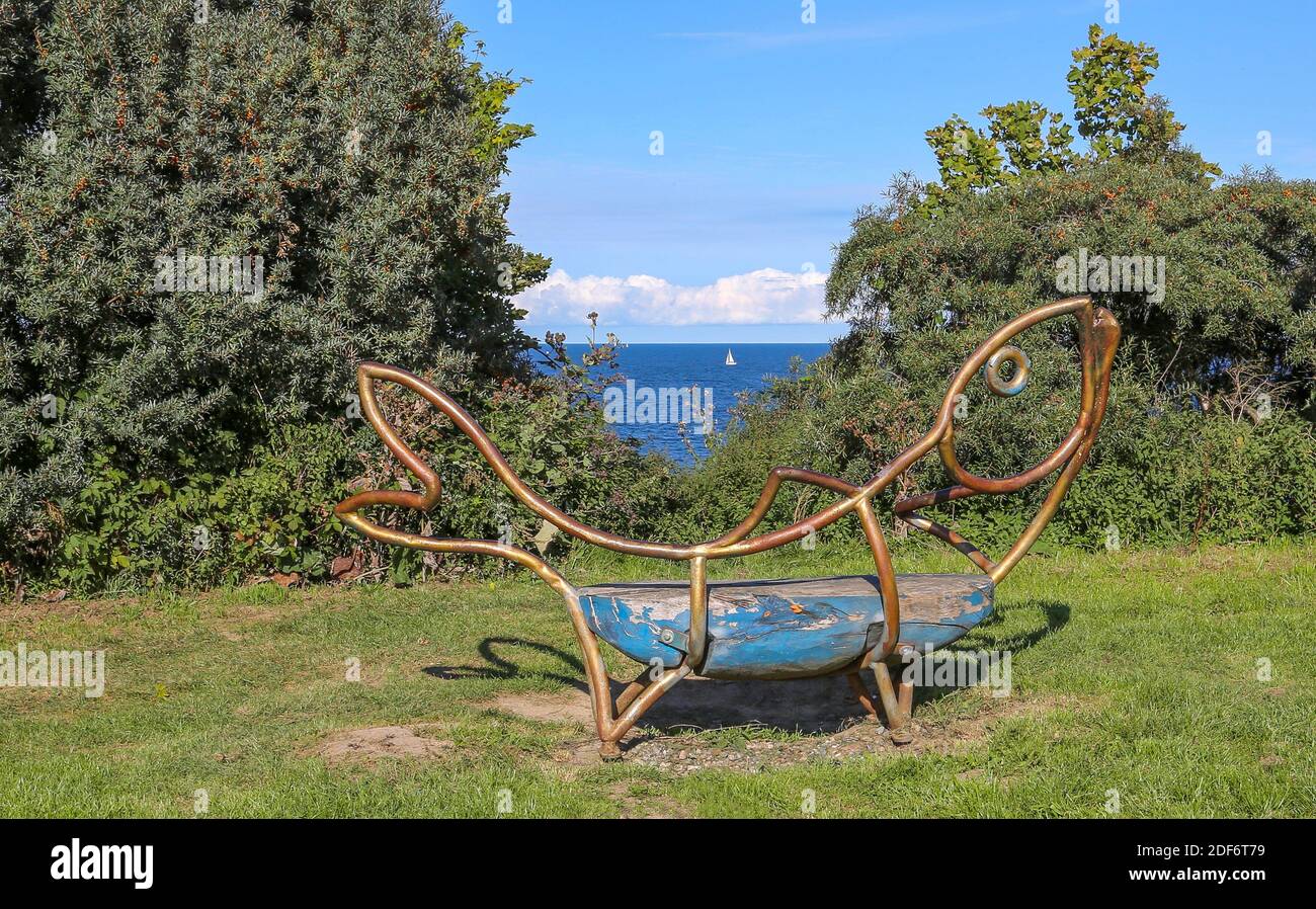 On this beautiful bench in the shape of a fish, you can enjoy the view ...