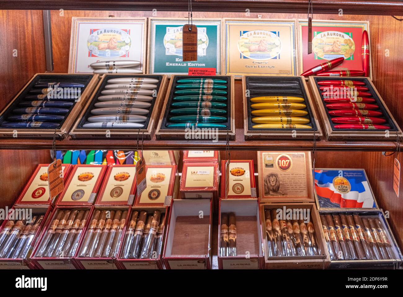 Miami cigar hi-res stock photography and images - Alamy