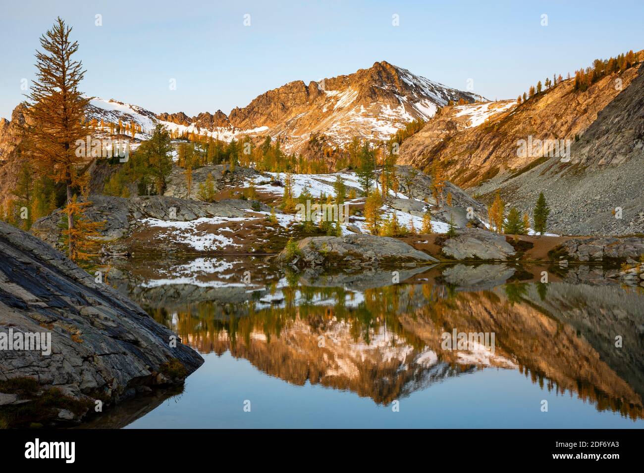 WA18640-00...WASHINGTON - The Entiat Mountains reflecting in Lower Ice ...