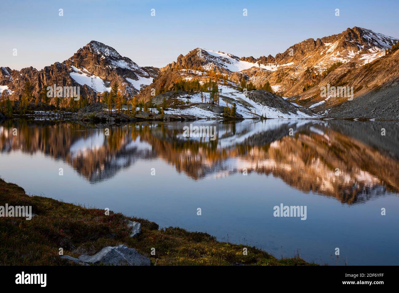 WA18643-00...WASHINGTON - The Entiat Mountains reflecting in Lower Ice ...