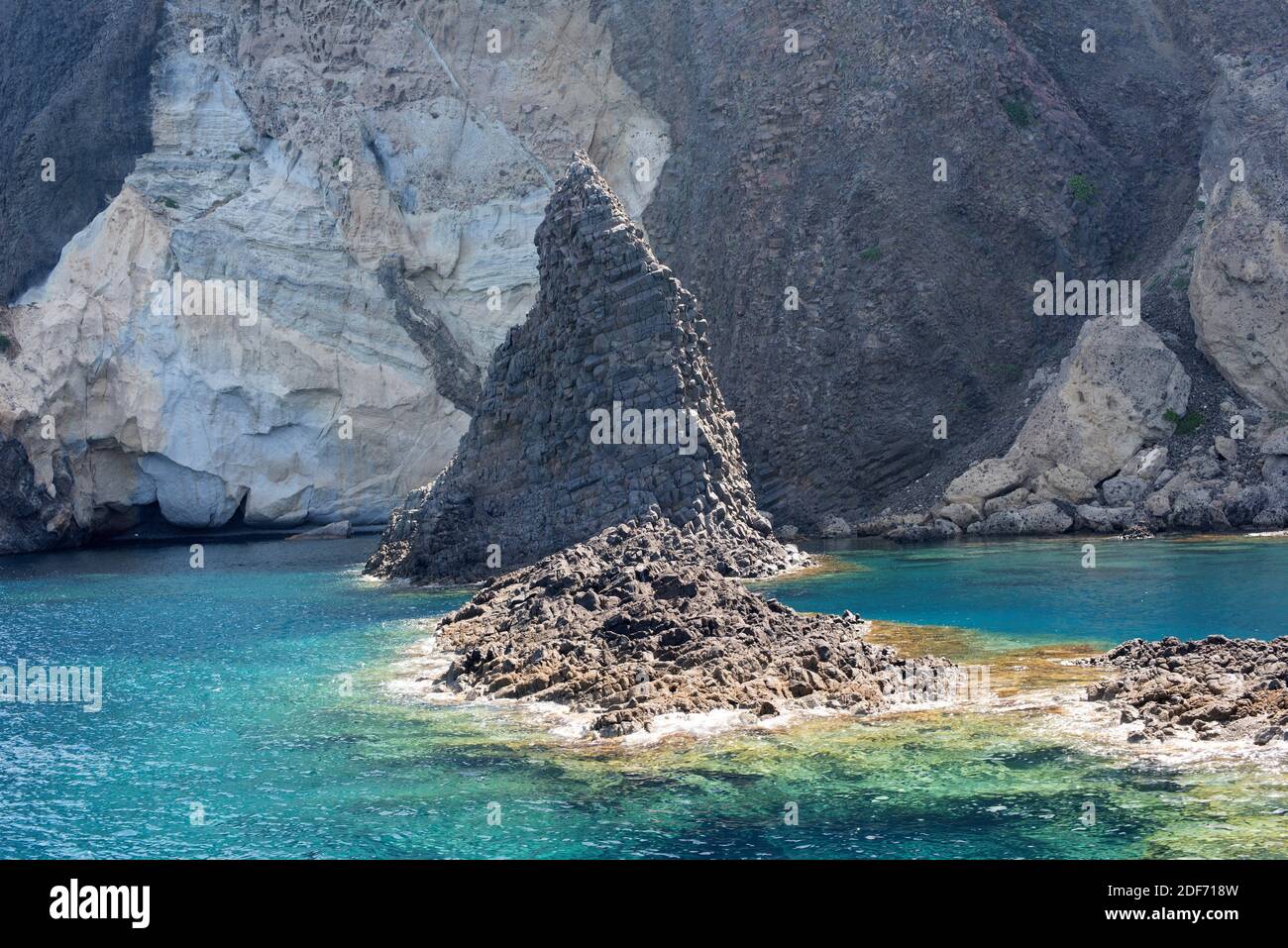 Igneous rocks basalt hi-res stock photography and images - Alamy
